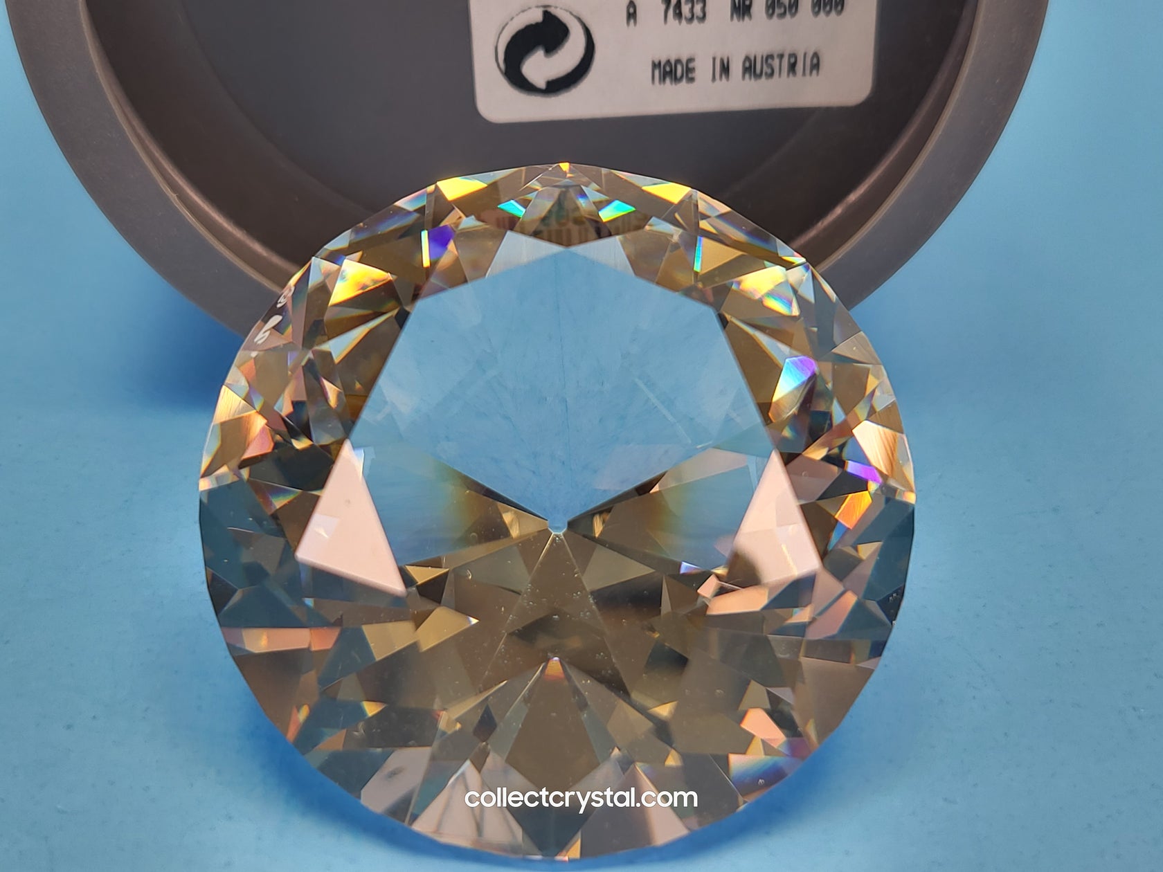 CHATON SMALL 013659 PAPERWEIGHT – Collect Crystal